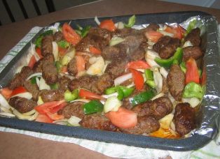 Kababu Za Kuchoma Na Vitunguu, Pilipili Tamu, Nyanya | Alhidaaya.com